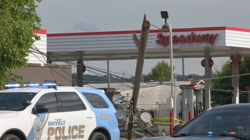 Teen girl killed after car crashes into 3 people on Dixie Highway ...